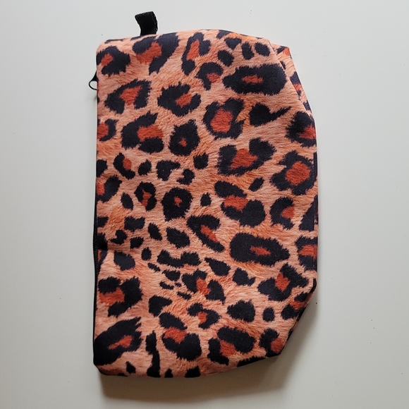 Queen2Keepup Boutique | Bags | Leopard Print Cosmetic Makeup Bag | Poshmark